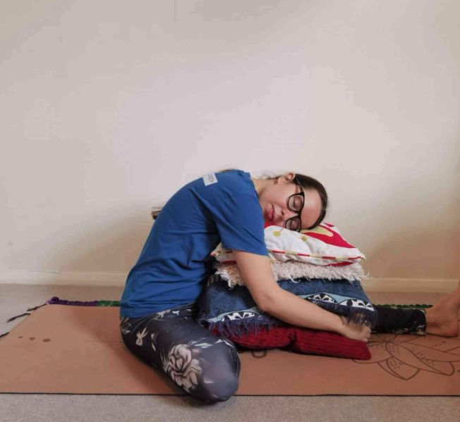 5 Best Yoga Poses For Periods Using Pillows – Your Period Called